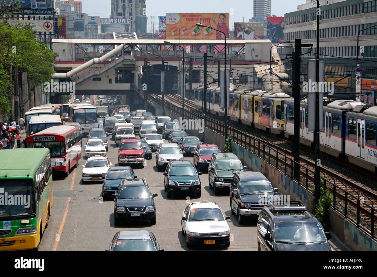 Traffic jam and train, Manila, Philippines Stock Photo - Alamy