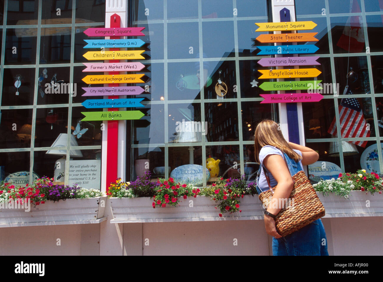 Taking down signs hi-res stock photography and images - Alamy