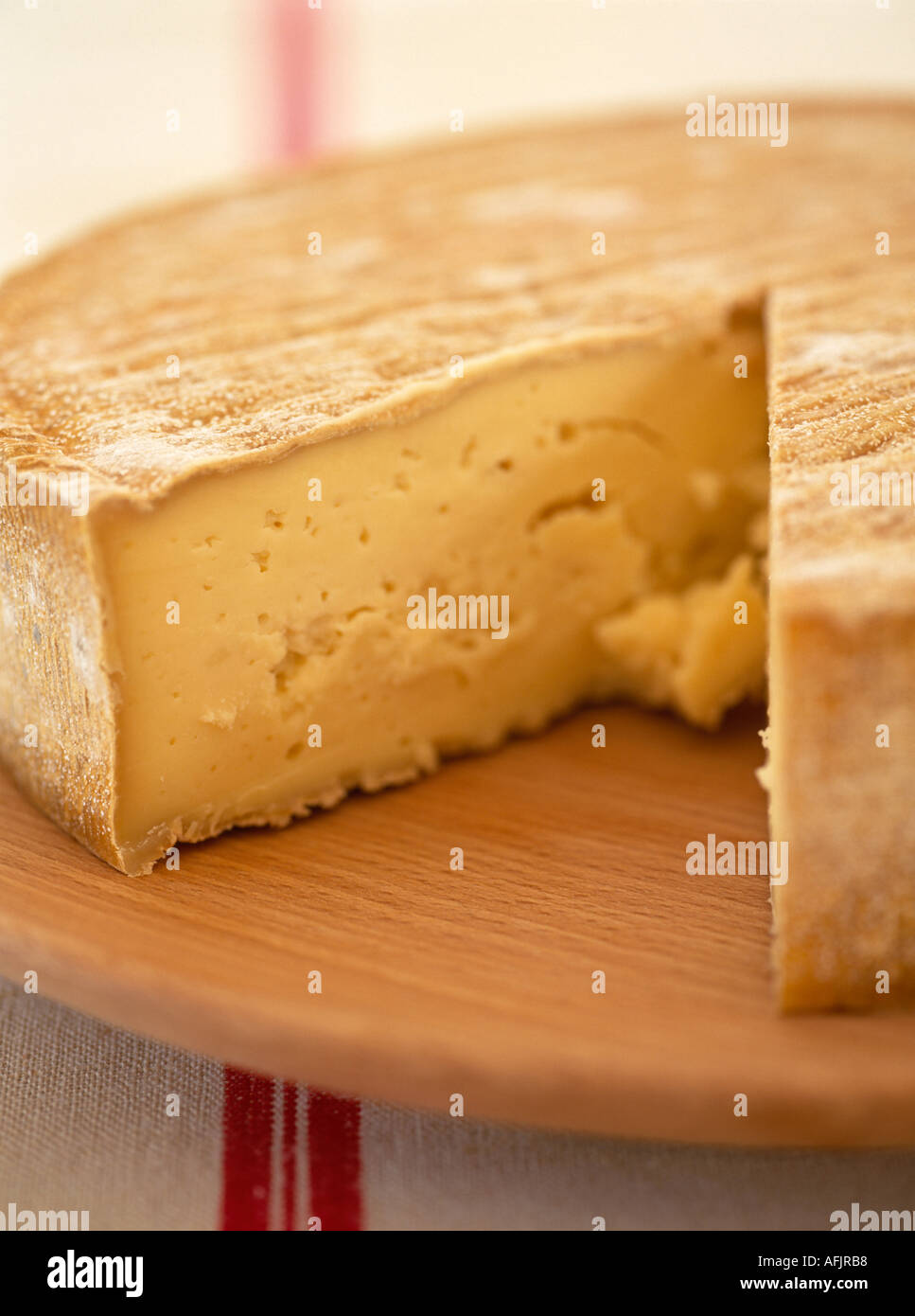 English brie style cheese hi-res stock photography and images - Alamy