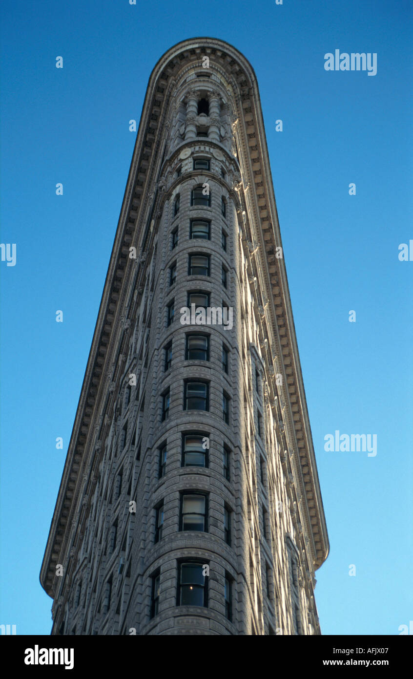 Urban scene flatiron building on hi-res stock photography and images ...