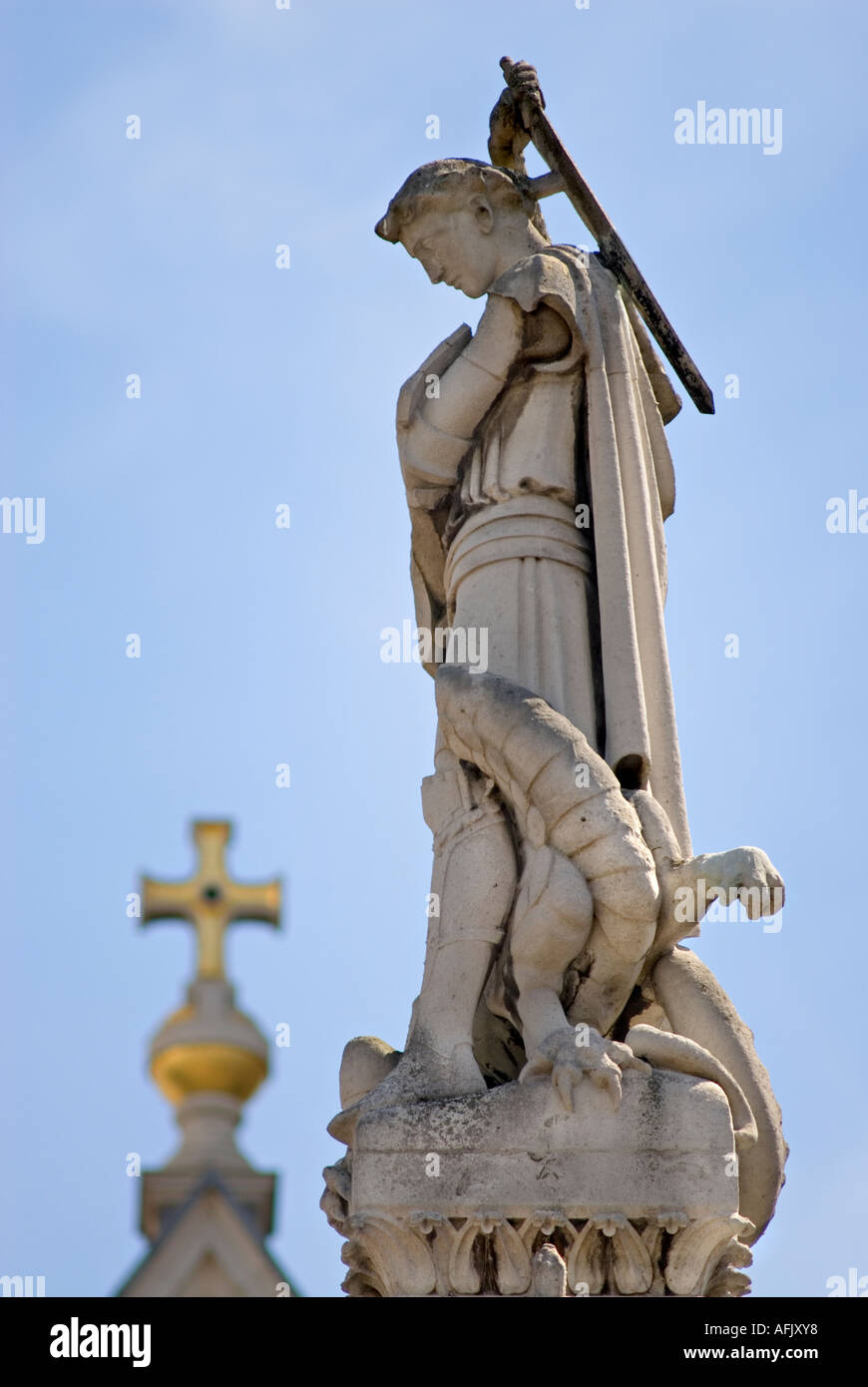Patron Saint George slaying the dragon Monument beside Westminster ...
