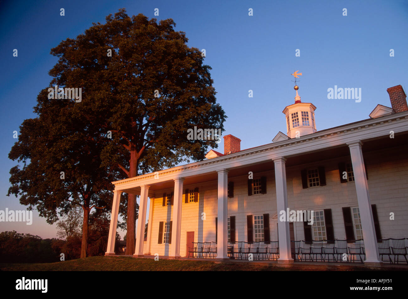 High columned river water front piazza east lawn va112 hi-res stock ...