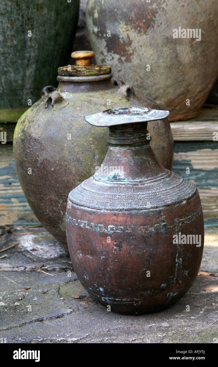 Copper vases hi-res stock photography and images - Alamy
