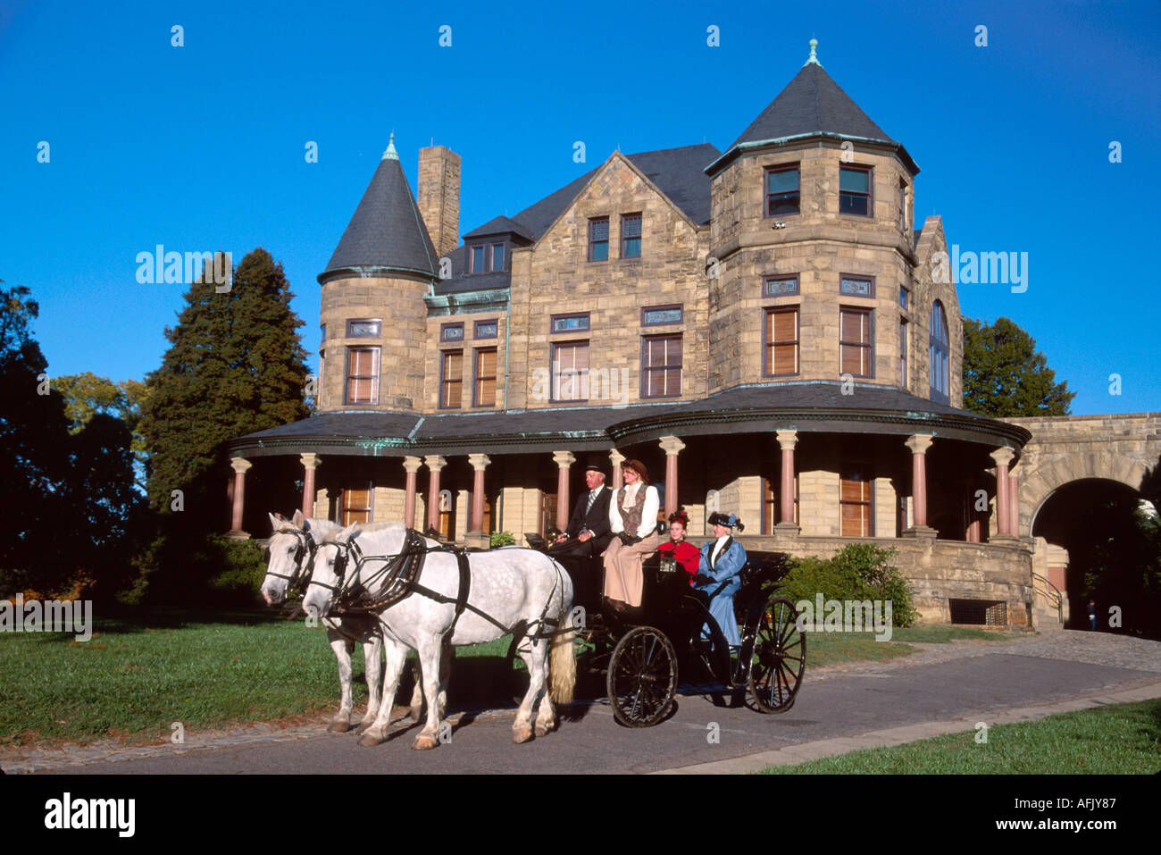 Romanesque mansion hi-res stock photography and images - Alamy
