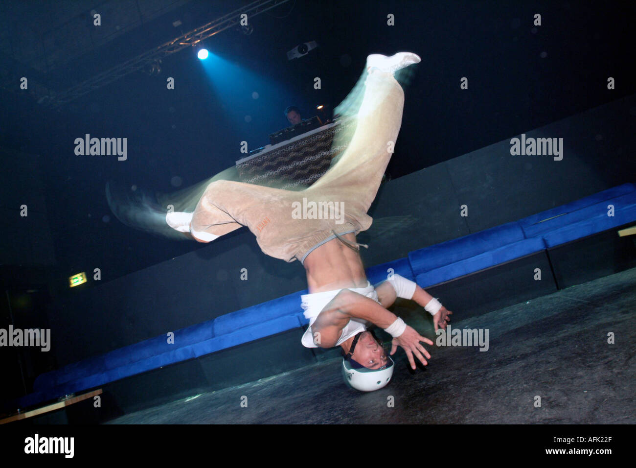 Break dance 1980s hi-res stock photography and images - Alamy