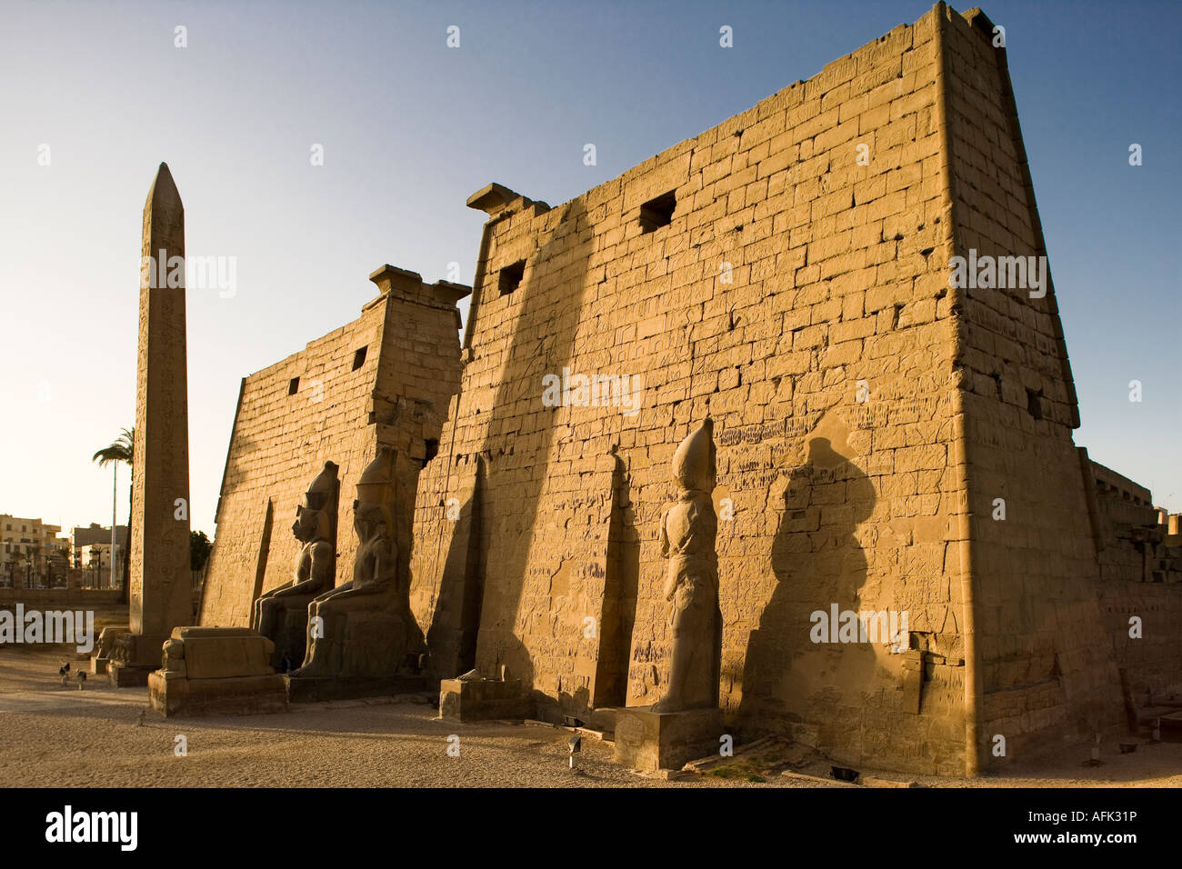 Gateway pylon hi-res stock photography and images - Alamy