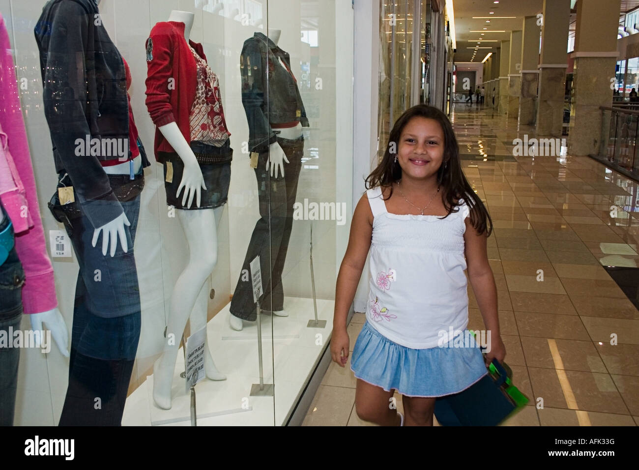 Girl shopping at mall Stock Photo - Alamy
