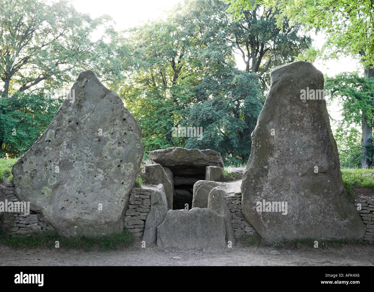 Entrance to Wayland's Smithy burial chamber, Neolithic burial chamber ...