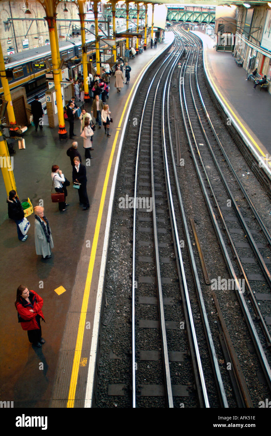 Farringdon Station Platforms – Farringdon Station Map – UCBM