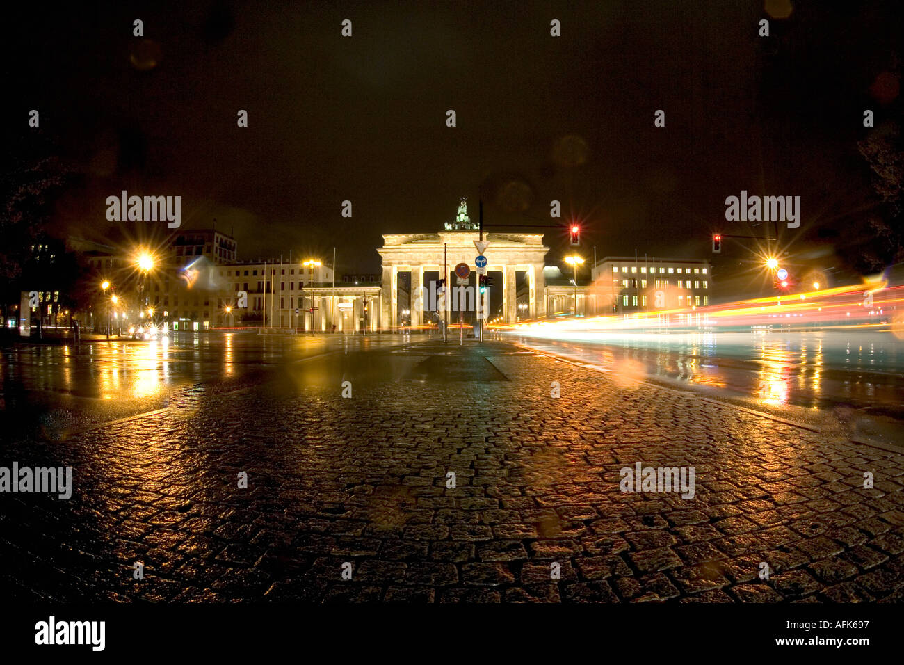 Black star gate hi-res stock photography and images - Alamy