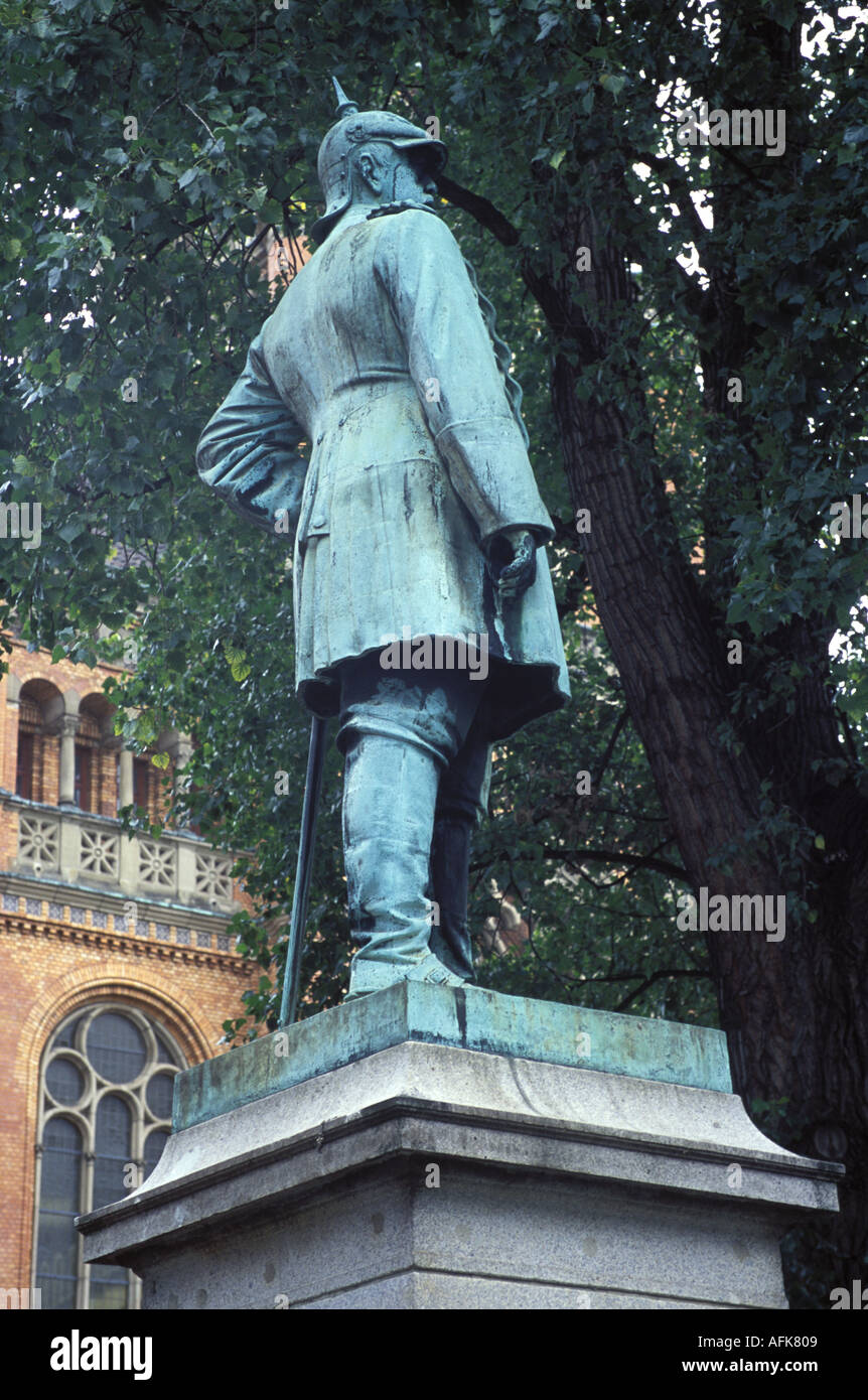 Bismark statue hi-res stock photography and images - Alamy