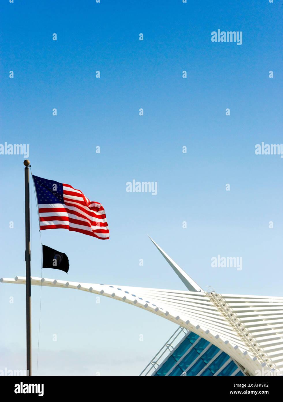 American flag flying over Calatrava wing of Milwaukee Art Museum ...