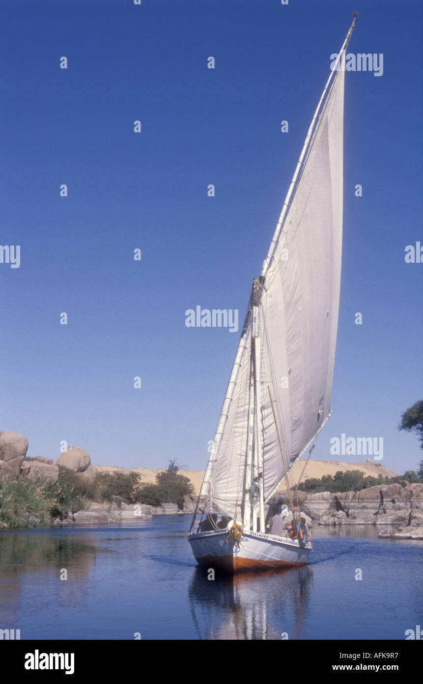 Egyptian sail boat hi-res stock photography and images - Alamy