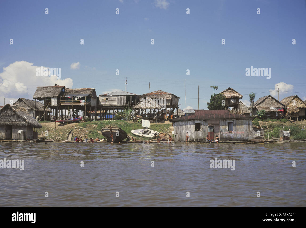 Amazon jungle river huts hi-res stock photography and images - Alamy