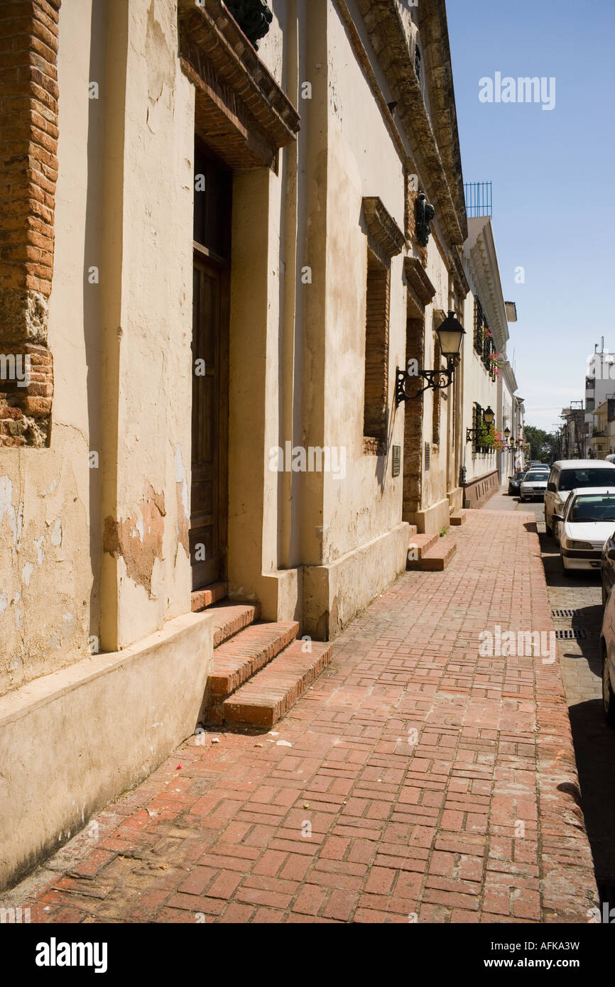 Cars parked in front of houses on the street Stock Photo - Alamy