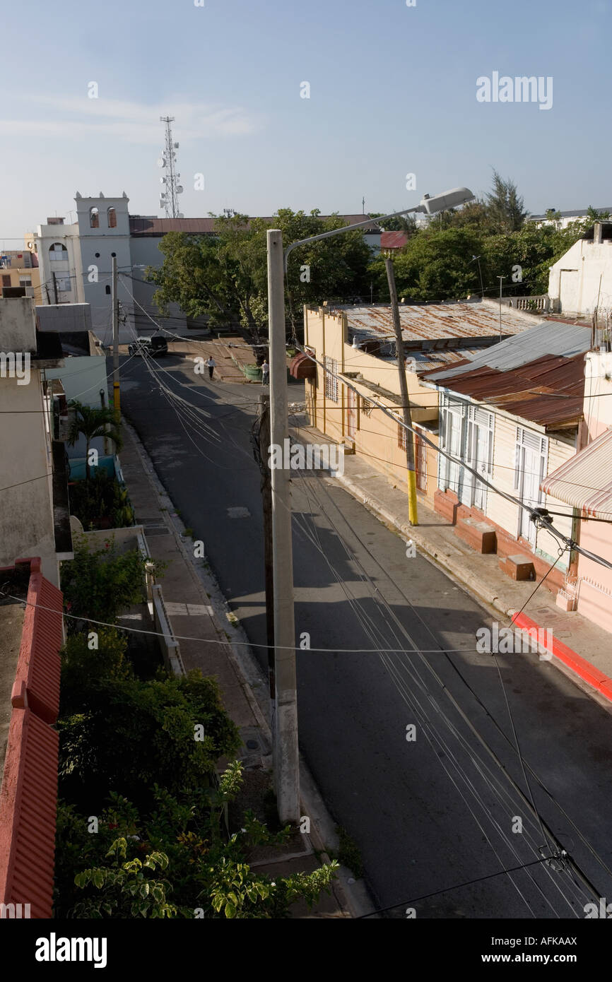 Sstreet light and power lines in a city Stock Photo - Alamy