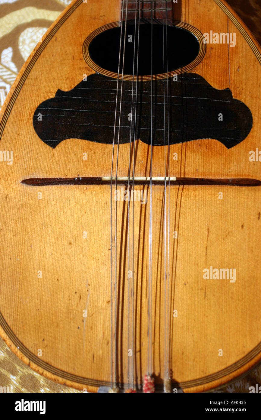 Mandolin strings close up hi-res stock photography and images - Alamy