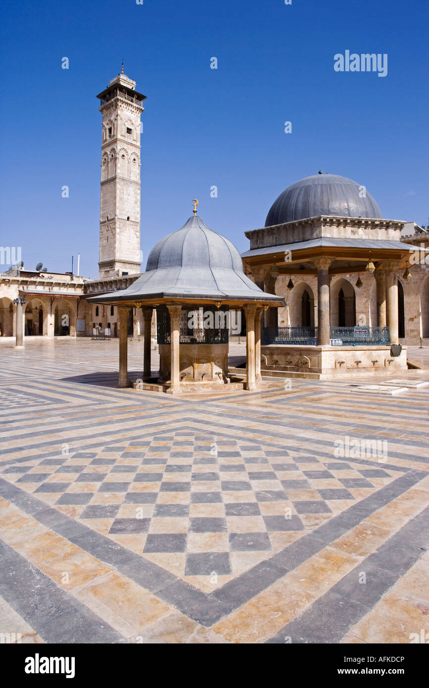 Courtyard great mosque aleppo hi-res stock photography and images - Alamy
