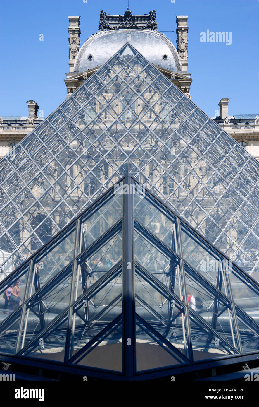 FRANCE Ile de France Paris The pyramid entrance to the Musee du Louvre ...
