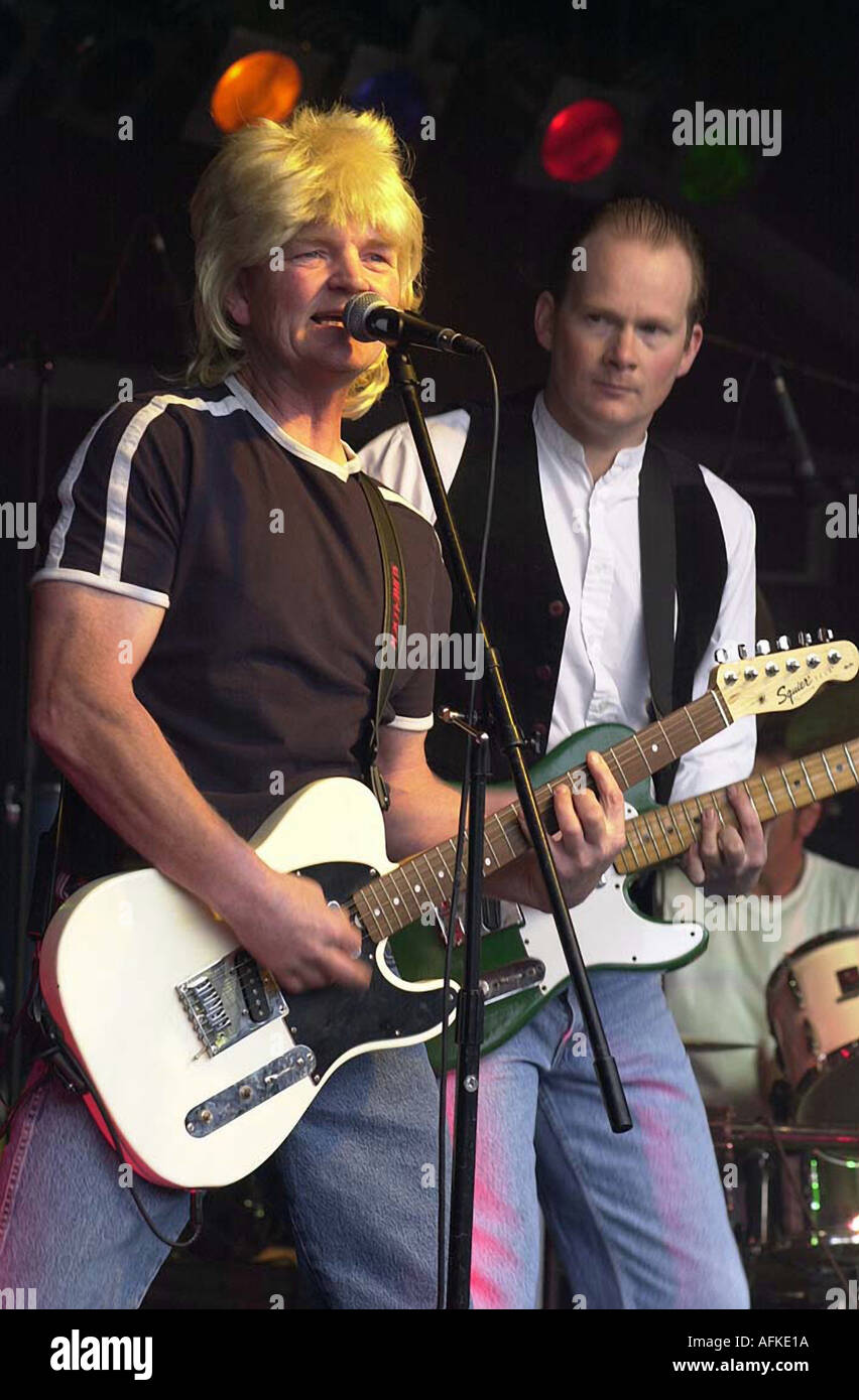 Stadium gig band hi-res stock photography and images - Alamy