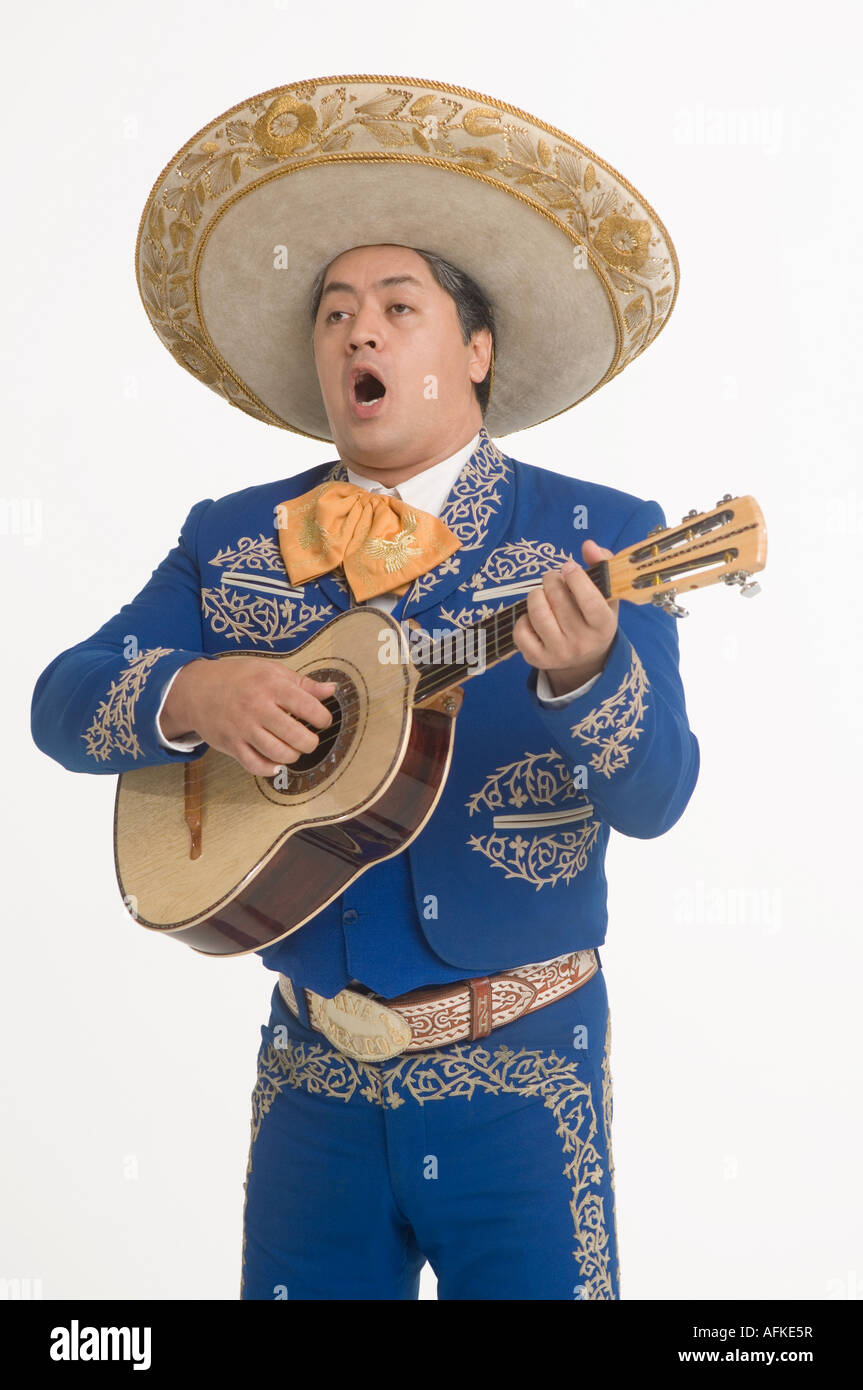 Mexican men singing playing guitar hi-res stock photography and images ...