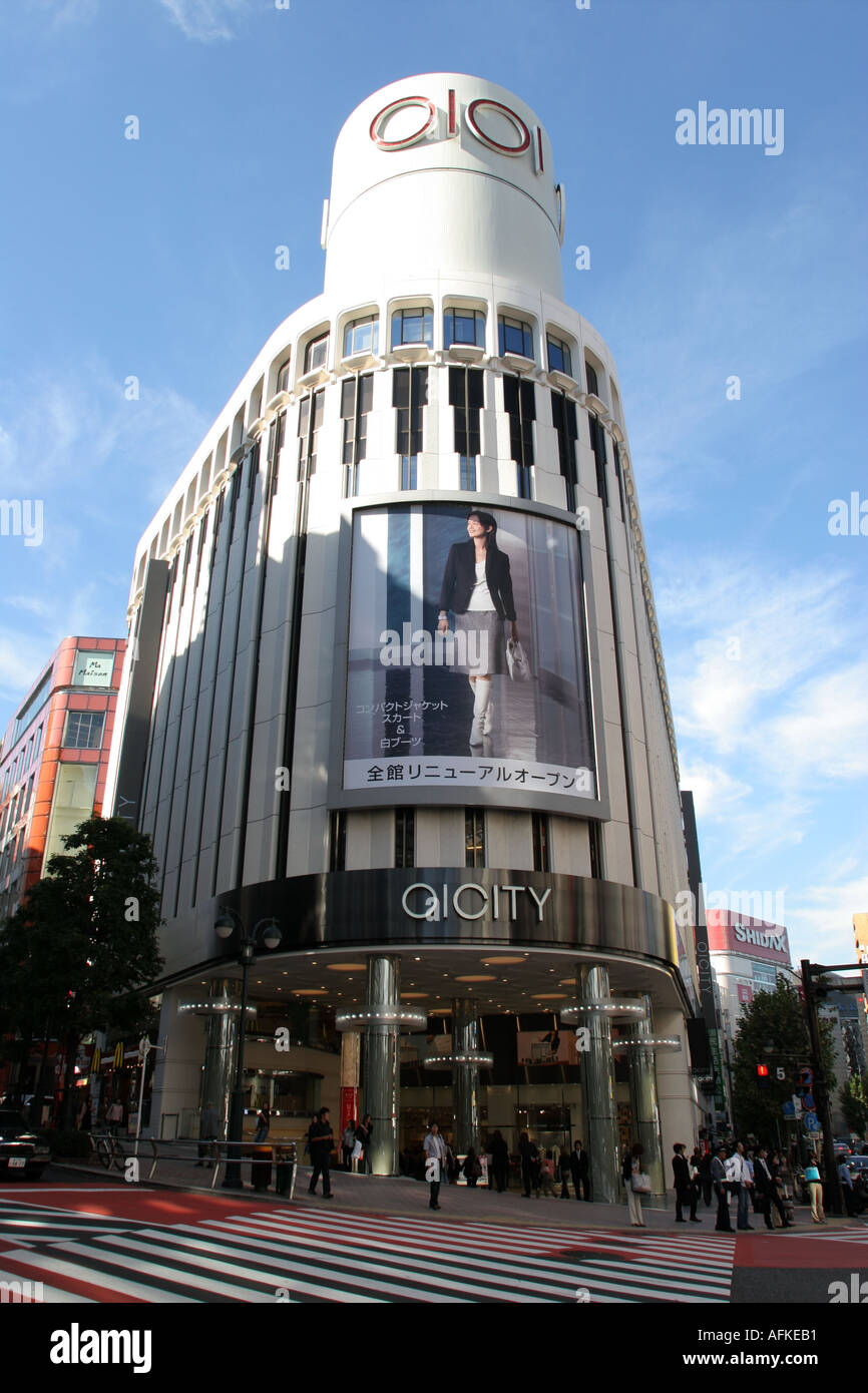 Shibuya District Street Scene Tokyo Japan Stock Photo - Alamy