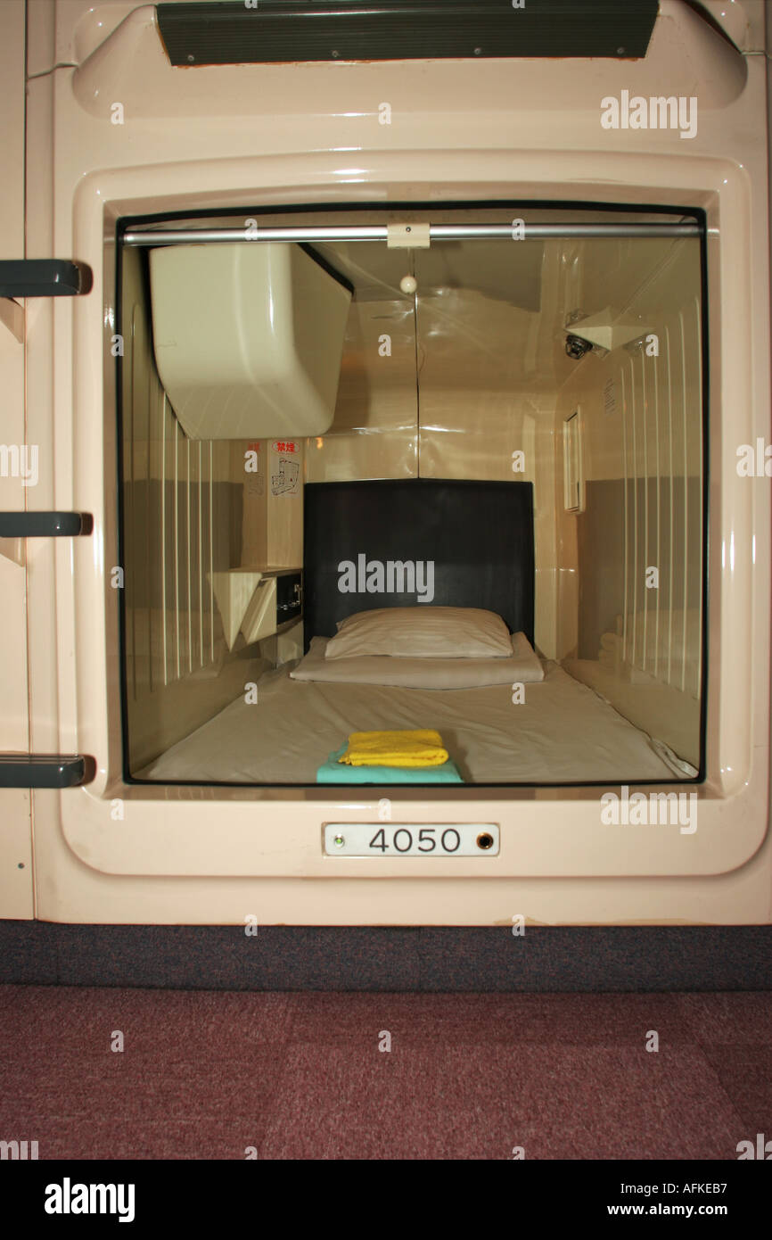 Tokyo japan interior capsule hotel hi-res stock photography and images ...