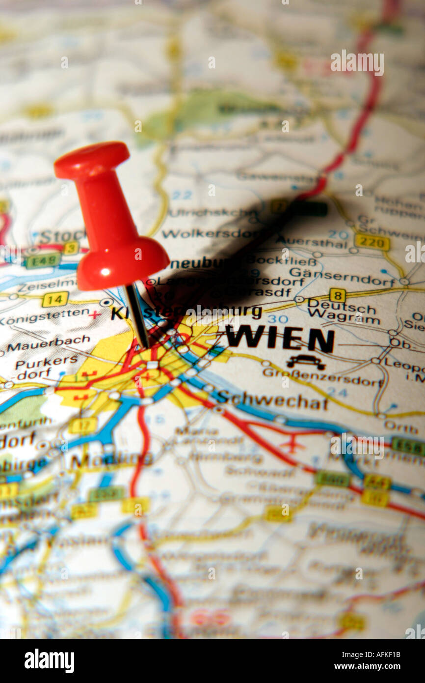 Map Pin pointing to Vienna on a road map Stock Photo - Alamy