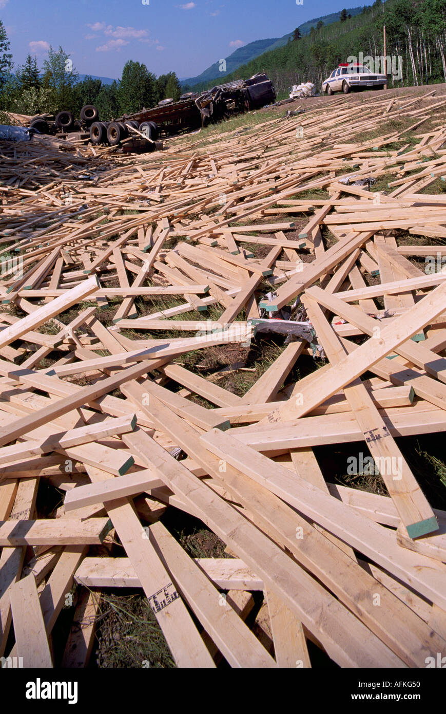 Dropped trailer hi-res stock photography and images - Alamy