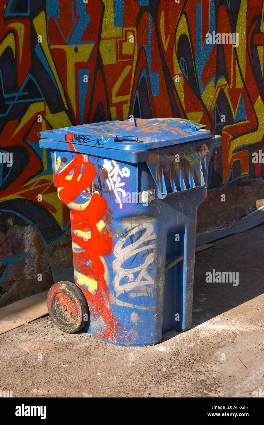 Painted garbage cans hi-res stock photography and images - Alamy