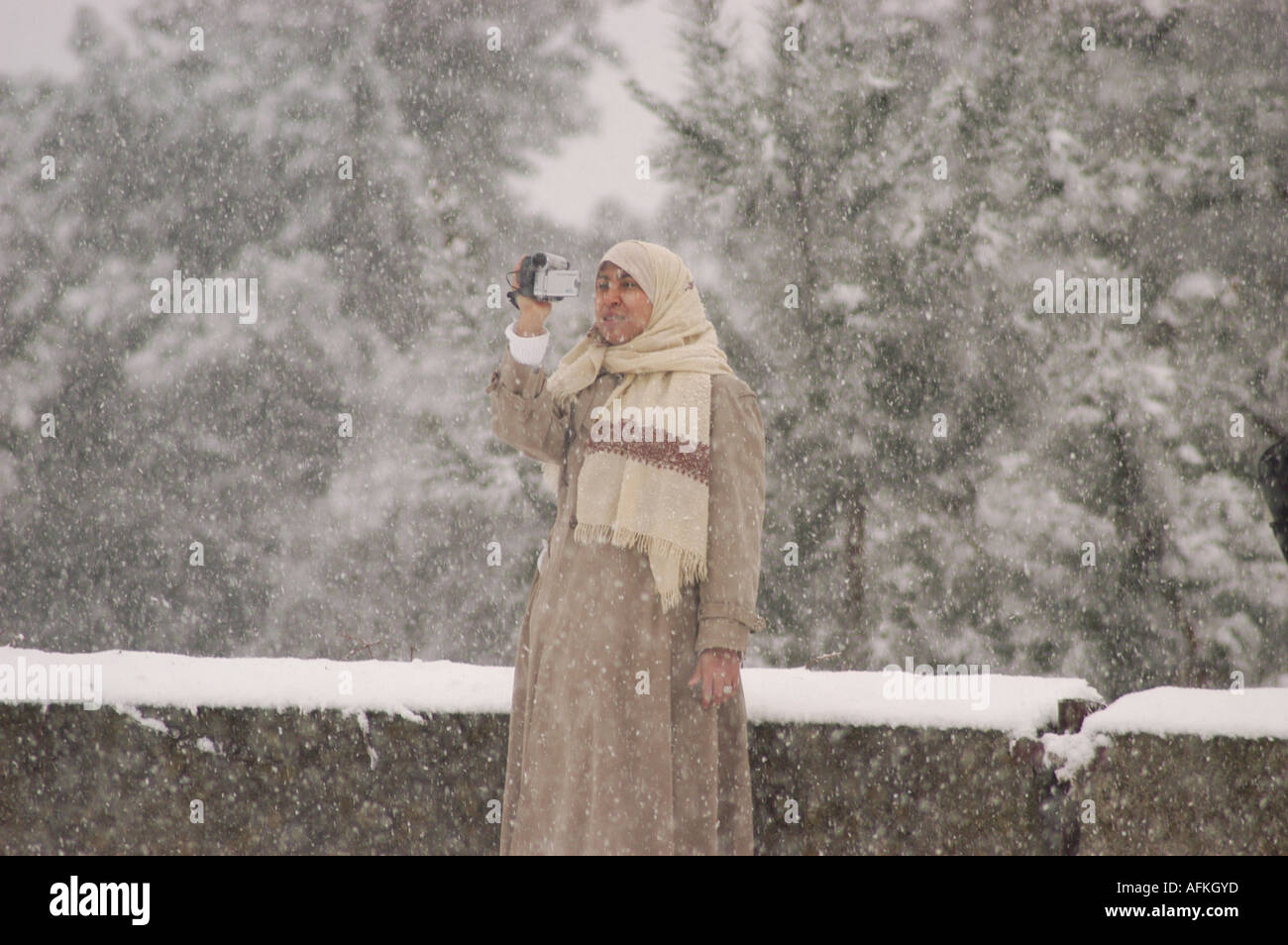 Video woman filming university hi-res stock photography and images - Alamy
