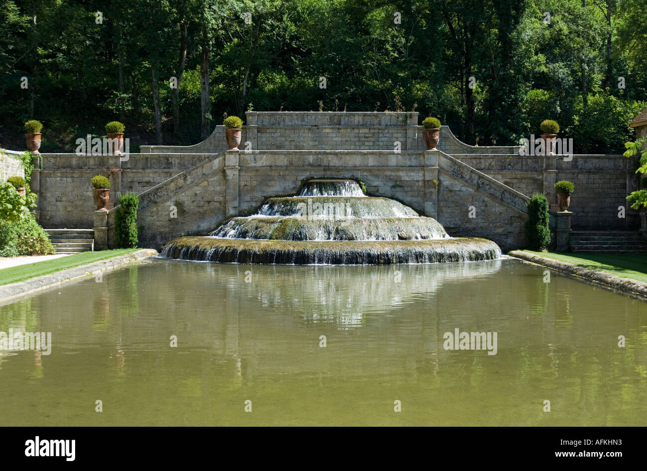 Cascade stone bridge france hi-res stock photography and images - Alamy