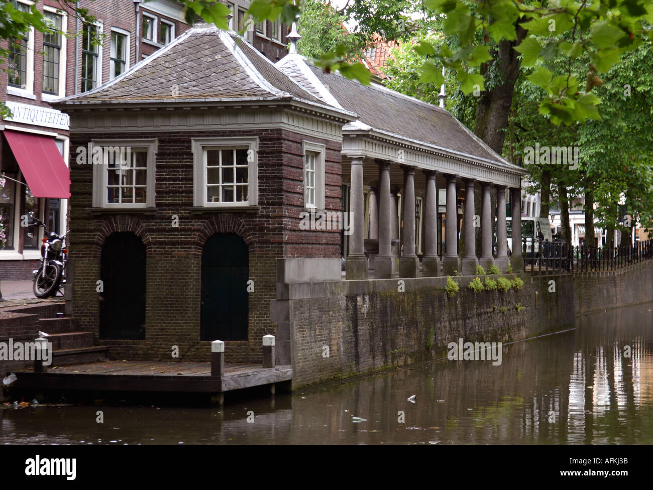 Netherlands Gouda Floating House Channel Canal Stock Photo - Alamy
