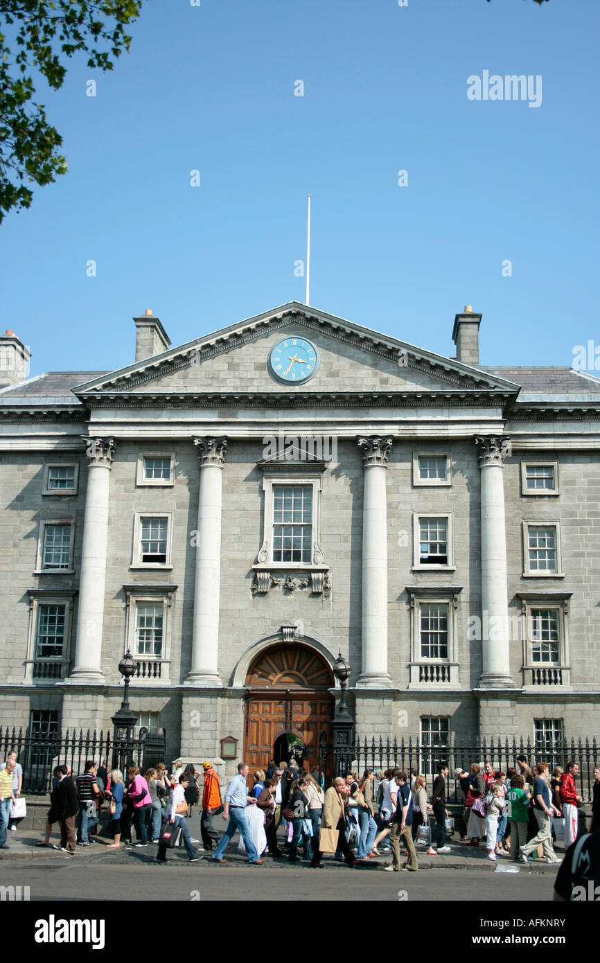 Trinity College Dublin entrance to campus Stock Photo - Alamy