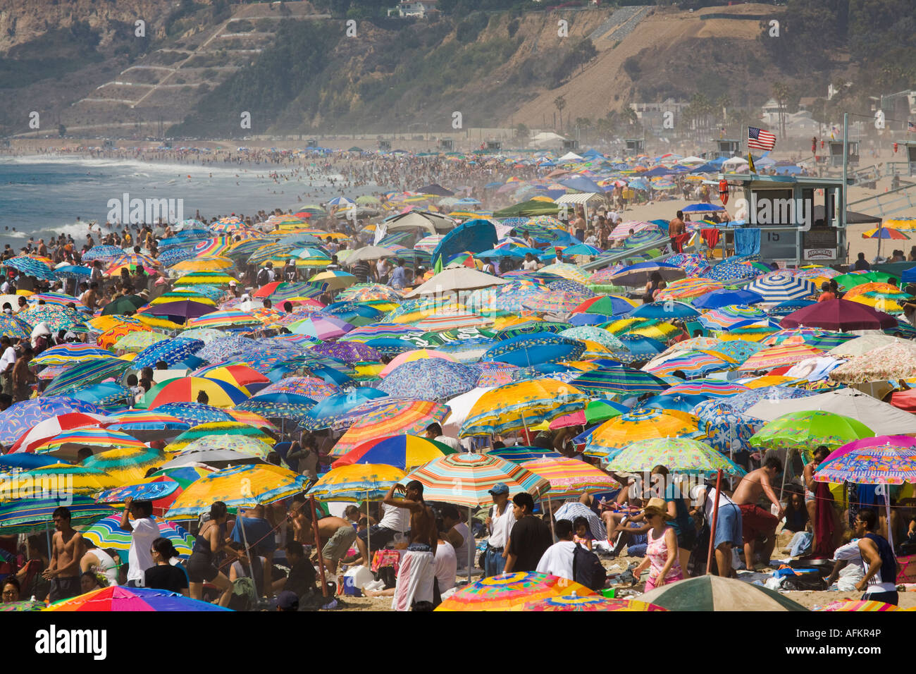 crowds enjoying the beach on Labor Day Stock Photo - Alamy