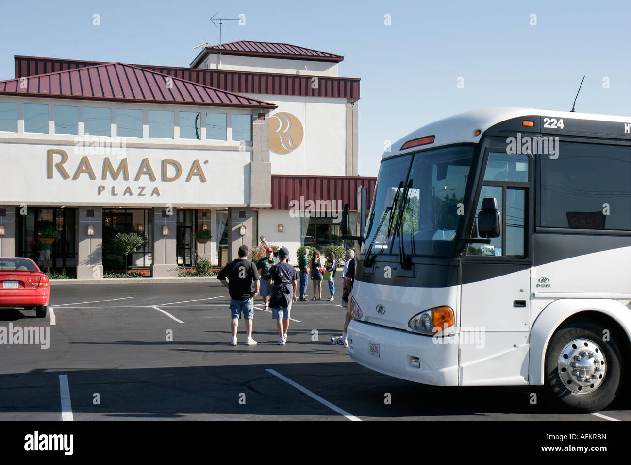 Hotel entrance tour bus tourist hi-res stock photography and images - Alamy