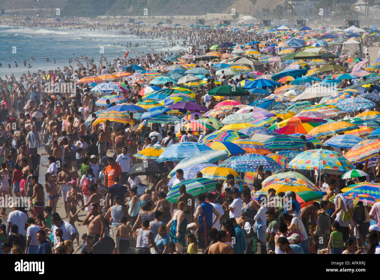 crowds enjoying the beach on Labor Day Stock Photo - Alamy