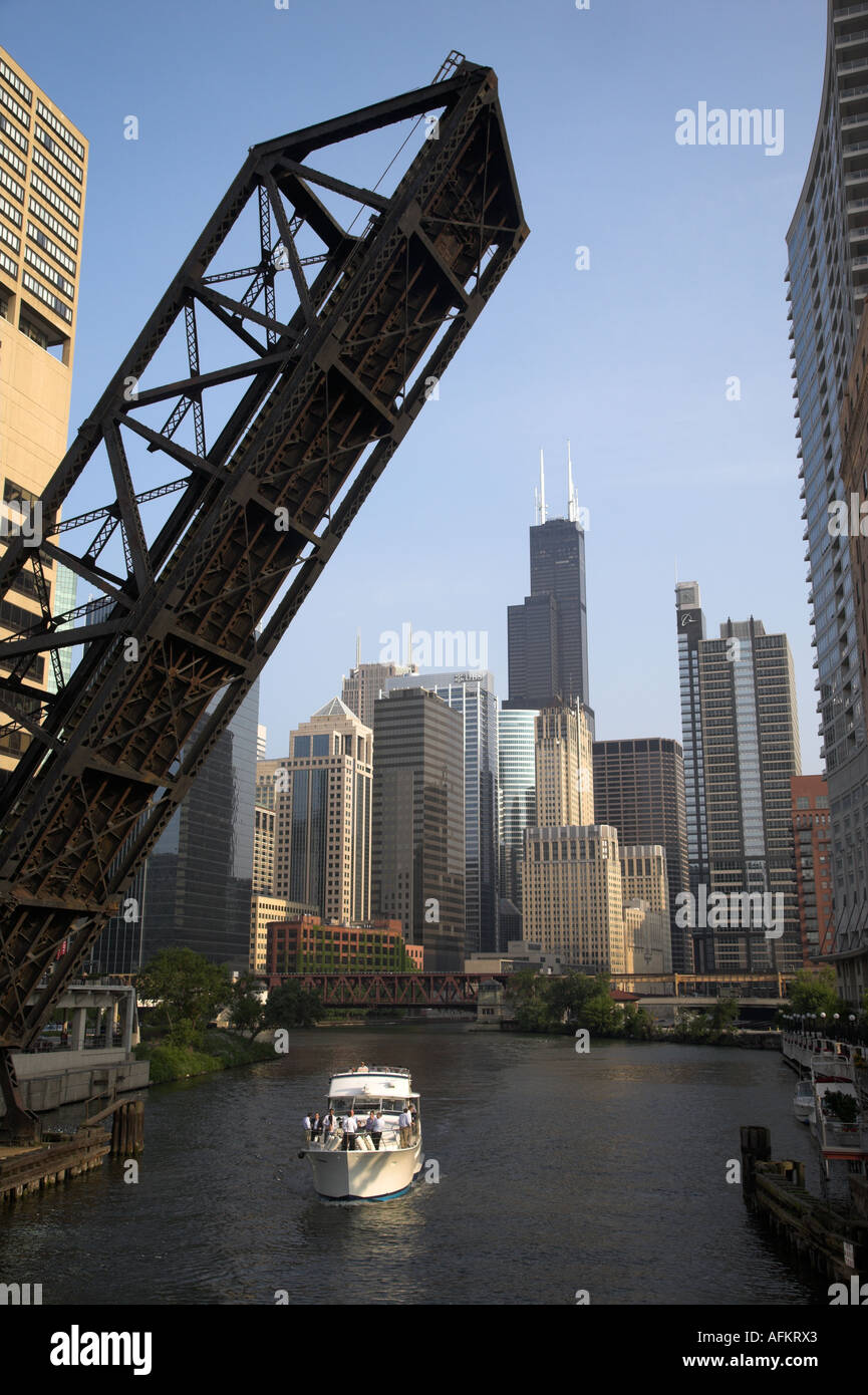 Chicago loop commercial district hi-res stock photography and images ...