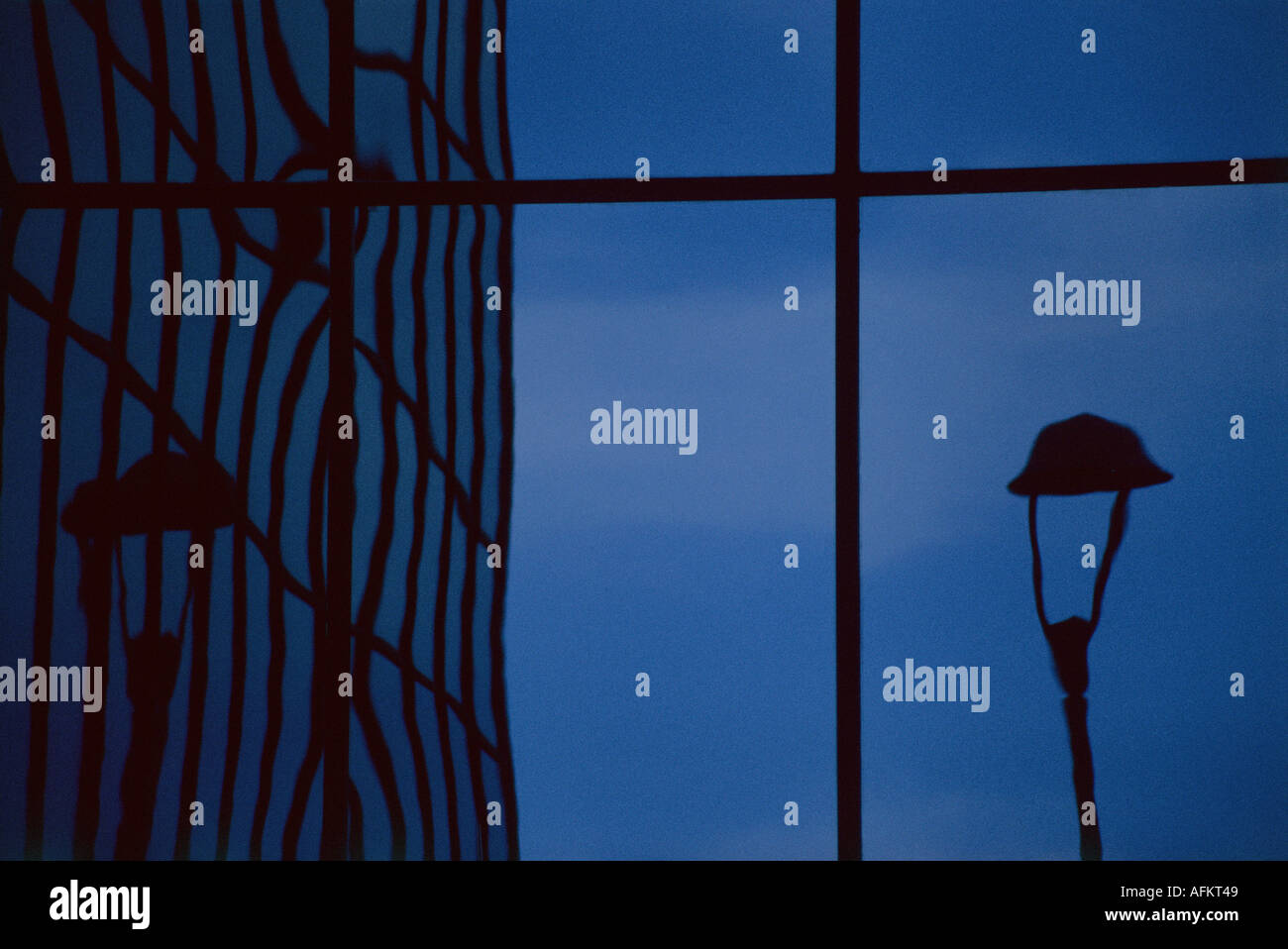 Sad lamp post hi-res stock photography and images - Alamy