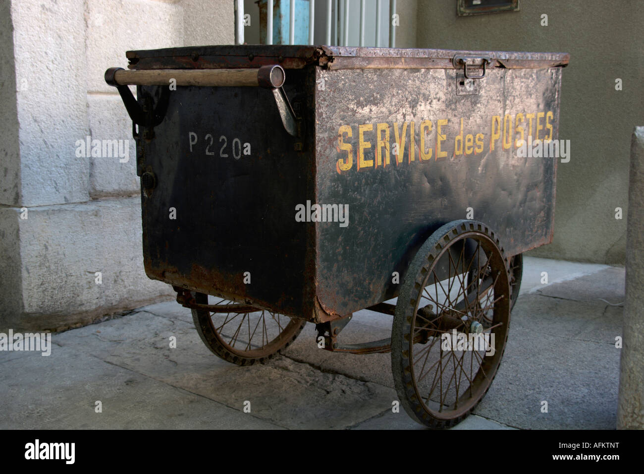 Post office service des postes cart Stock Photo - Alamy