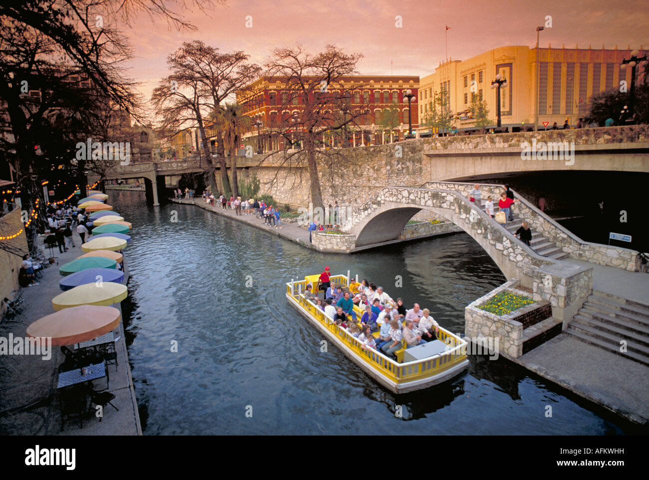 Elk228 2223 Texas San Antonio Paseo del Rio Riverwalk with visitors at ...