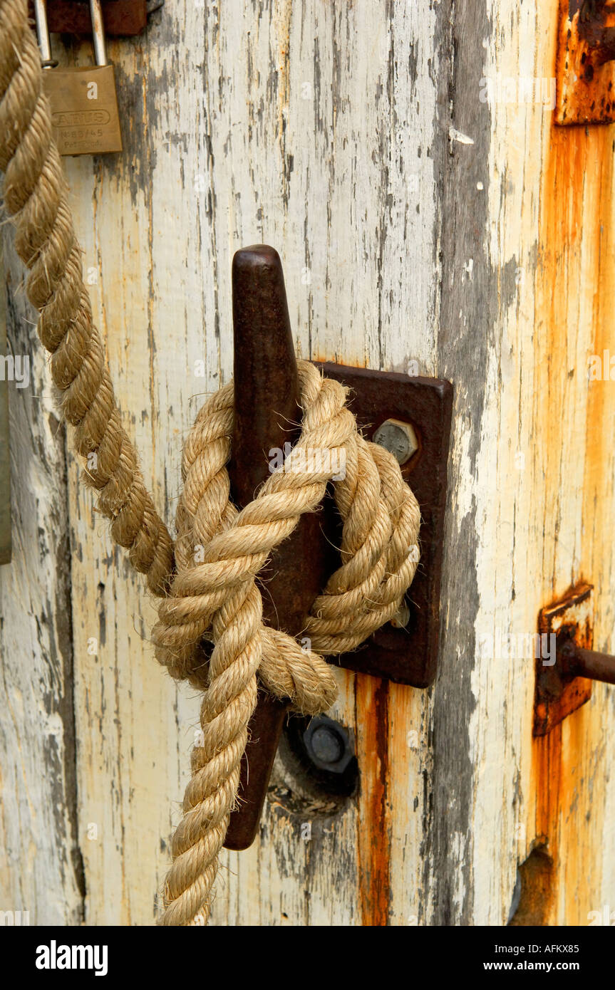 line and mooring cleat Stock Photo - Alamy