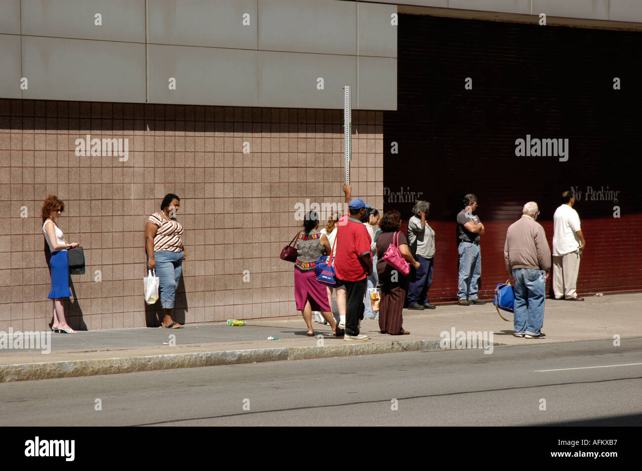 People waiting for bus Stock Photo - Alamy