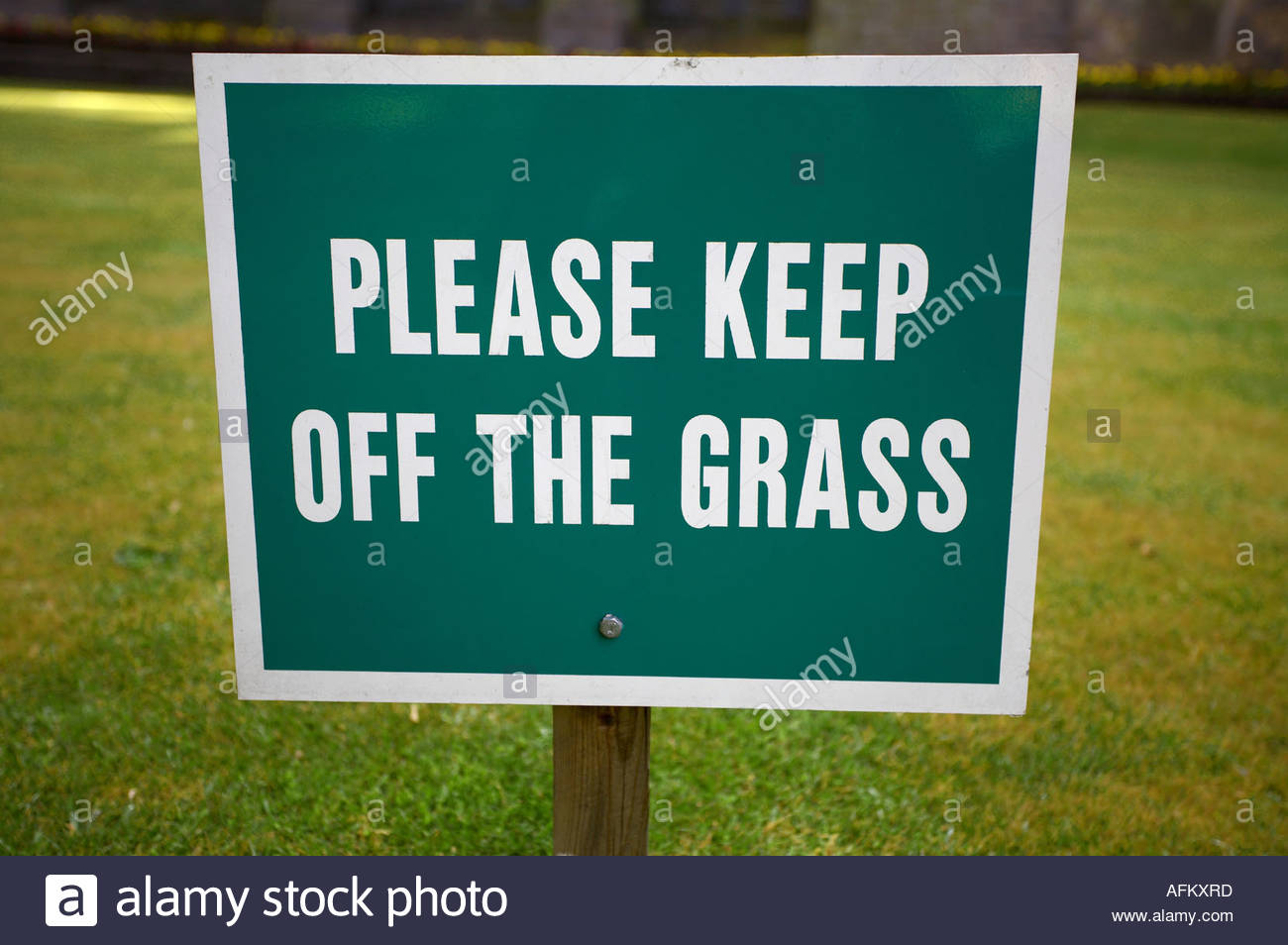 Please keep off the grass sign Stock Photo - Alamy