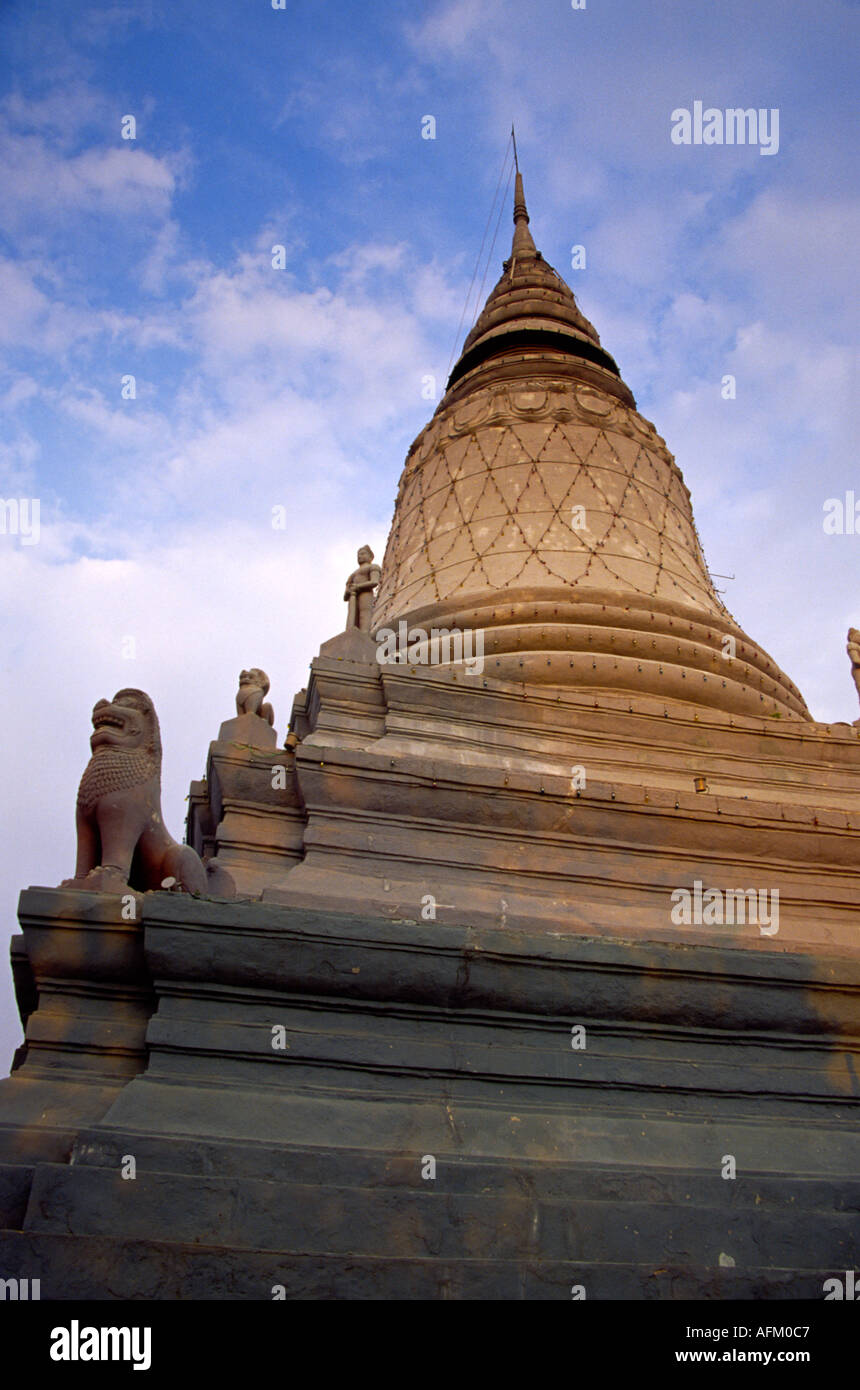 Wat Phnom Phnom Penh Cambodia Stock Photo - Alamy