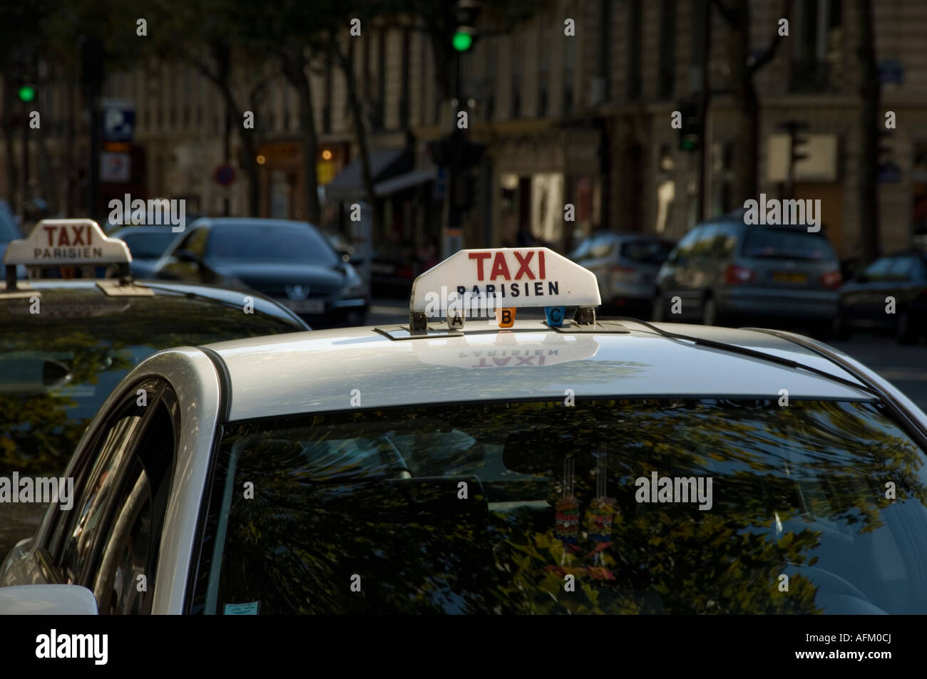 Parisien cab hi-res stock photography and images - Alamy