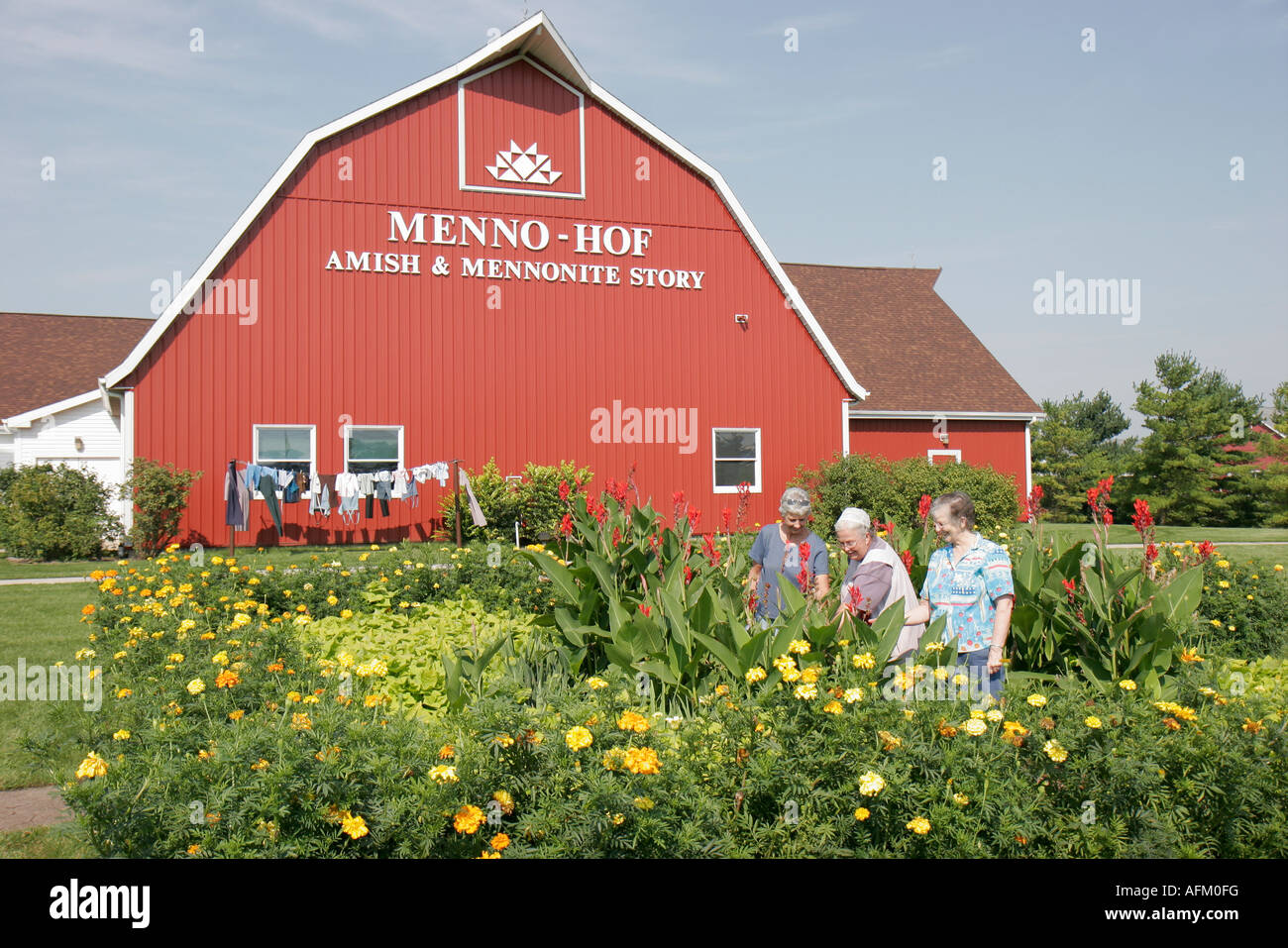 Amish mennonite women hi-res stock photography and images - Alamy