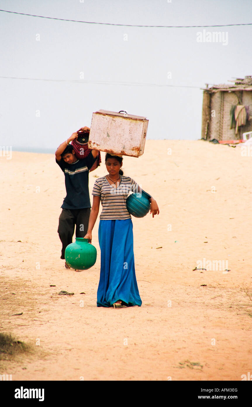 Indian Lady carrying box on head from beach hut Stock Photo - Alamy