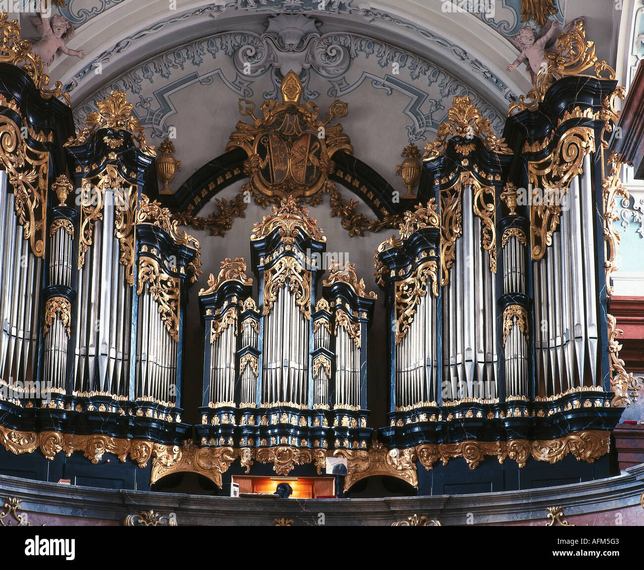 Instruments organs hi-res stock photography and images - Alamy