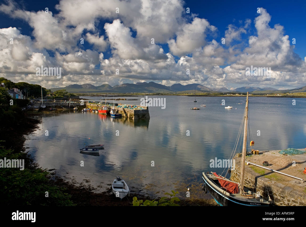 Roundstone harbour Connemara County Galway Ireland Stock Photo - Alamy